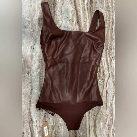 SKIMS | Tops | Nwt Skims Xs Cocoa Scoopneck Bodysuit | Poshmark